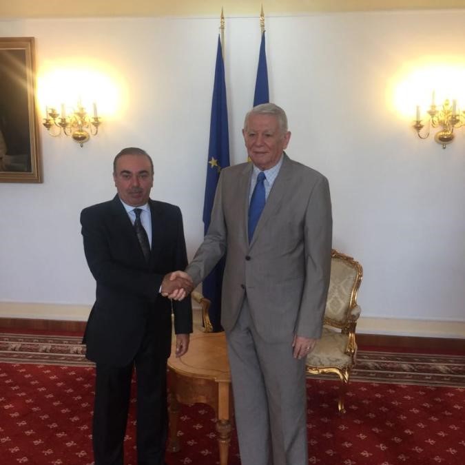 Romanian Foreign Minister Meets Qatari Ambassador